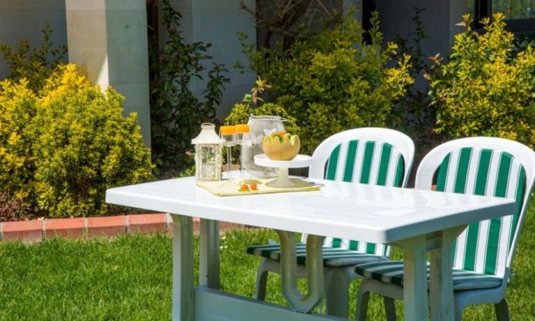 Outdoor Dining Table Decor Ideas - Wakeful Home